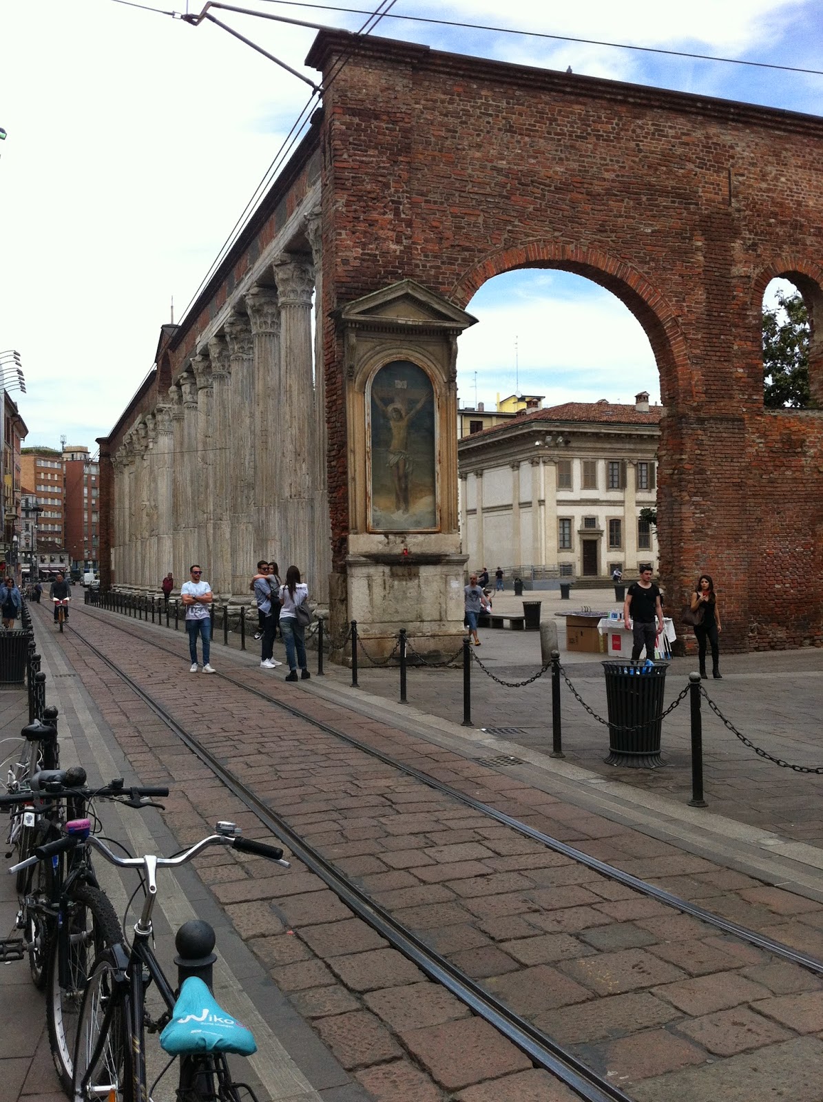 MILANO: BASILICA DI SAN LORENZO E LE COLONNE